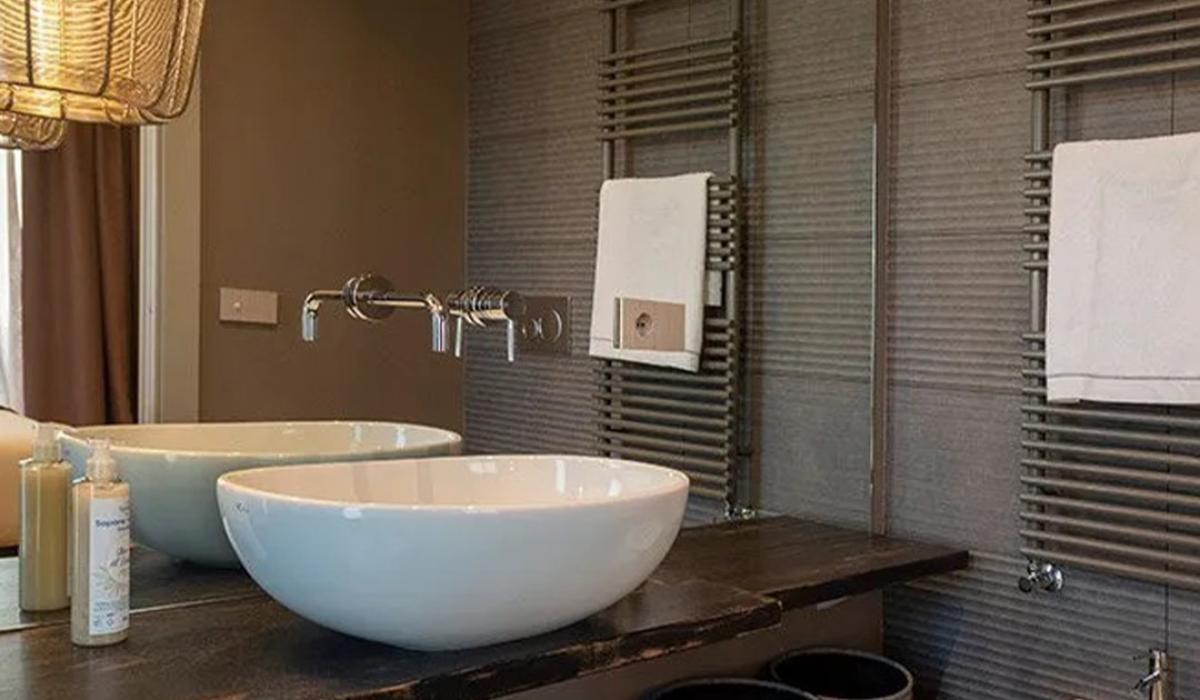 Bagno della Junior Suite dell’agriturismo Speziale Wine Resort | REM Ceramiche